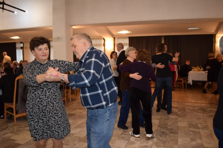 | Umirovljenici SMŽ u Topuskom proslavili svoj dan