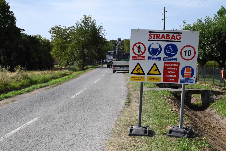 | Sanacija lokalne ceste u mjestu Kraljeva Velika