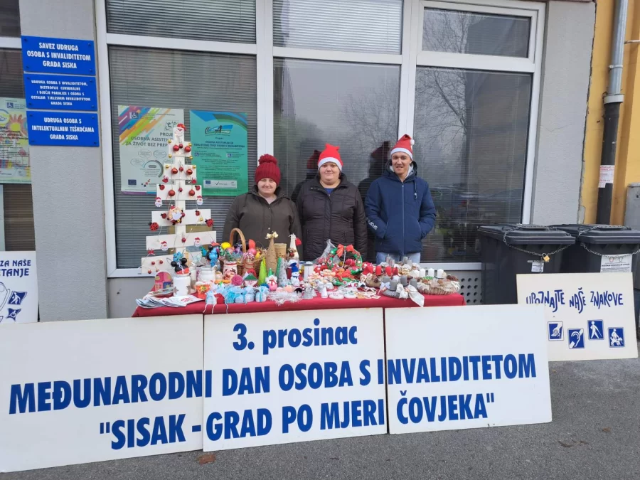 | Božićni štand Kluba „Žabica“