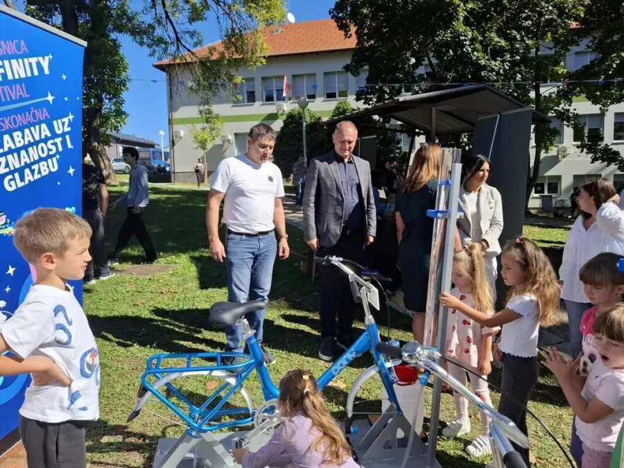 | Prezentacija znanosti i umjetnosti na 6. NOVsky festivalu